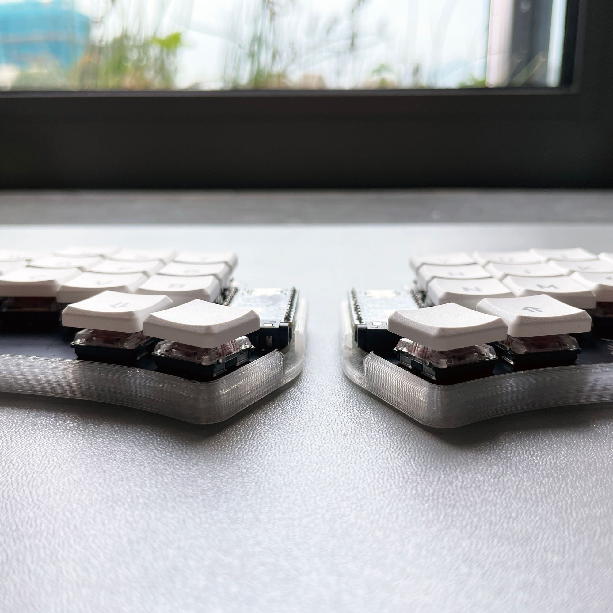 Ferris Sweep v2.2 Custom Build With MBK Legend ‡ 40s Keycaps