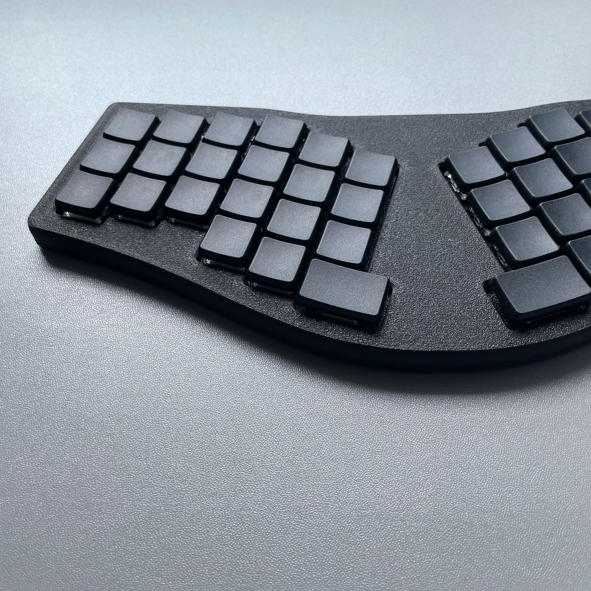 Zerosprey42 - beekeeb - Custom Keyboard Builds Showcase