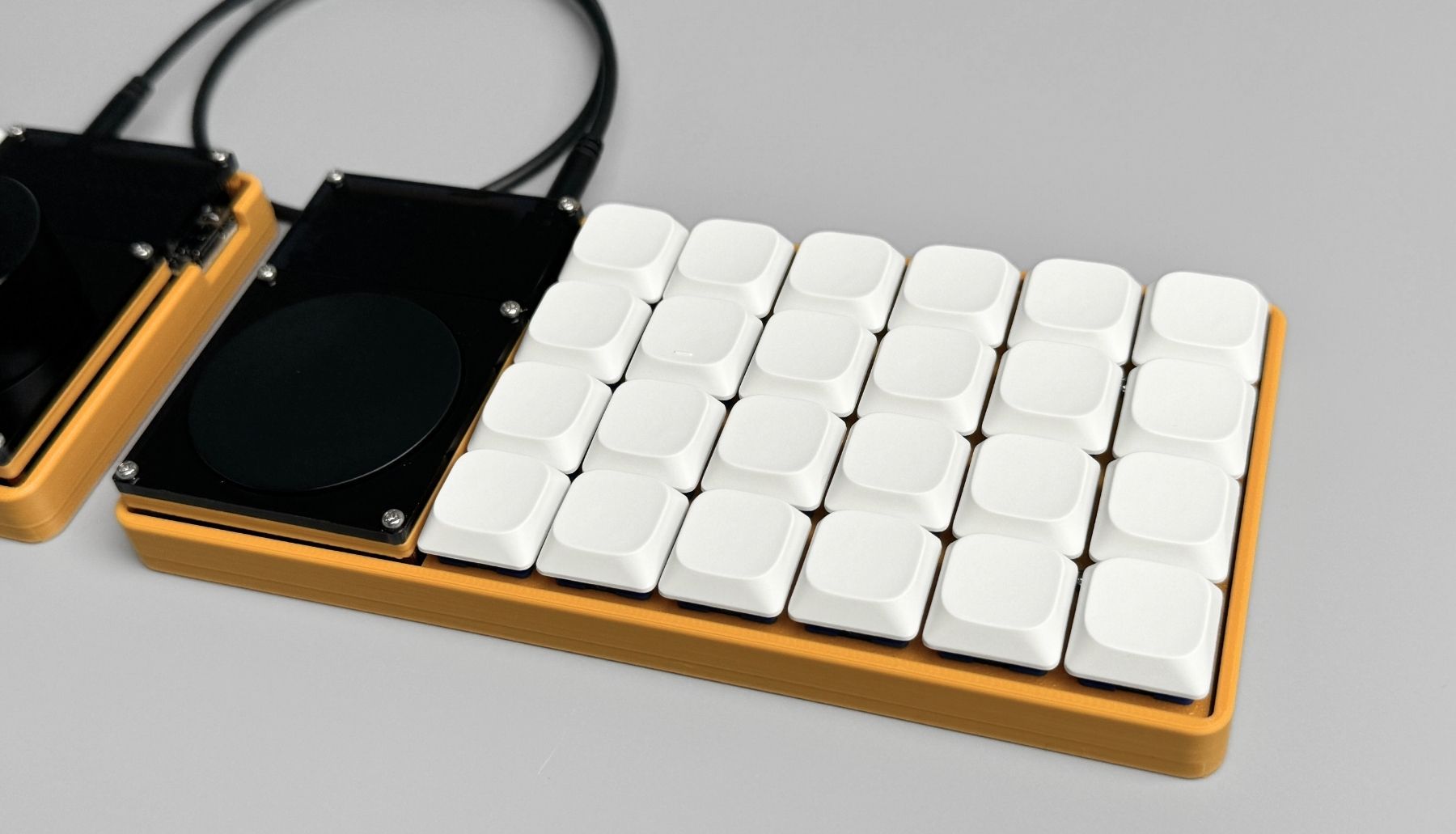 Explorer Keyboard Blank with Choc v2 Key Switches and SMOLO White Keycaps