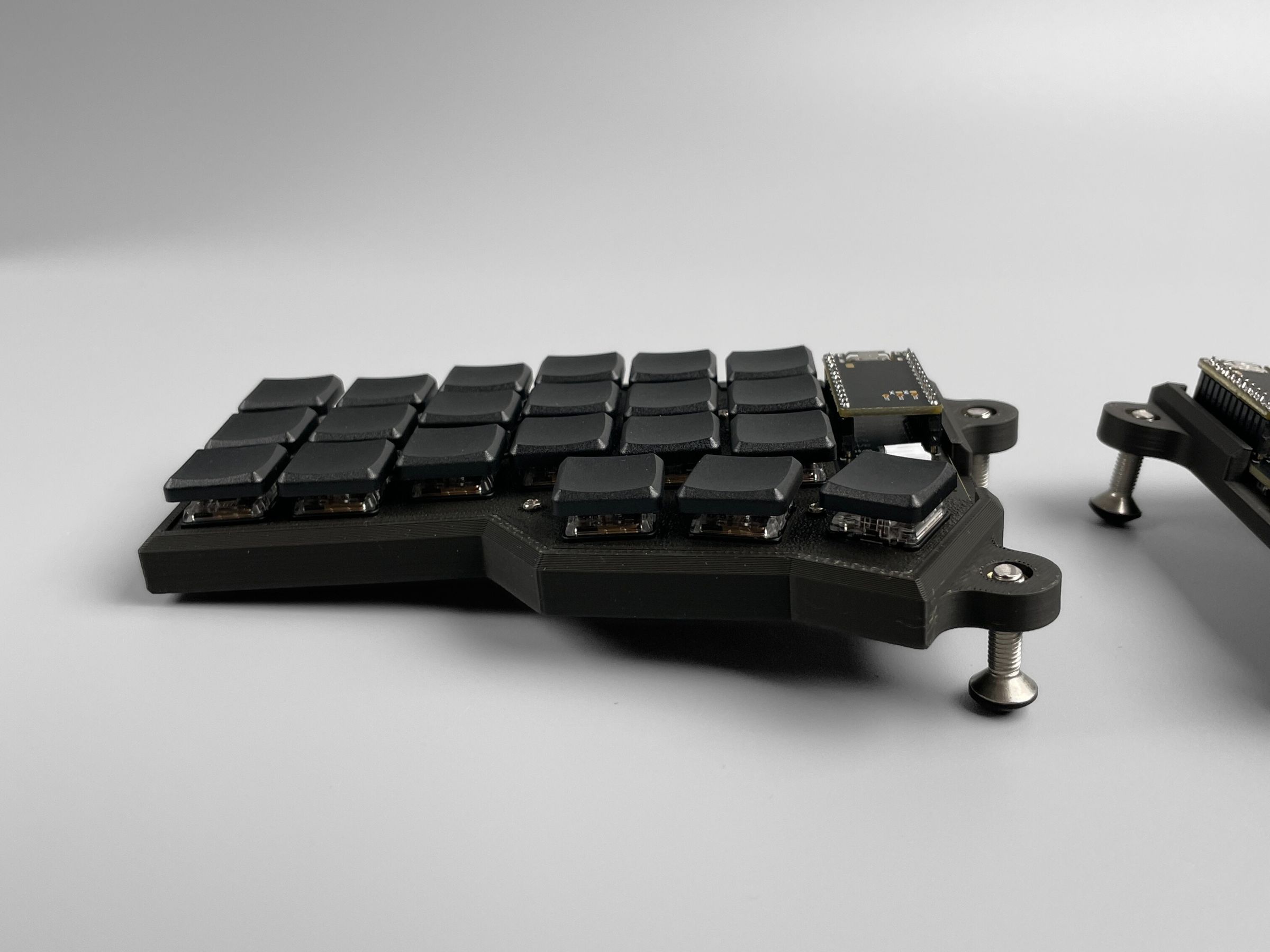 Wireless Corne with Low Profile Choc v1 Key Switches and MBK Keycaps